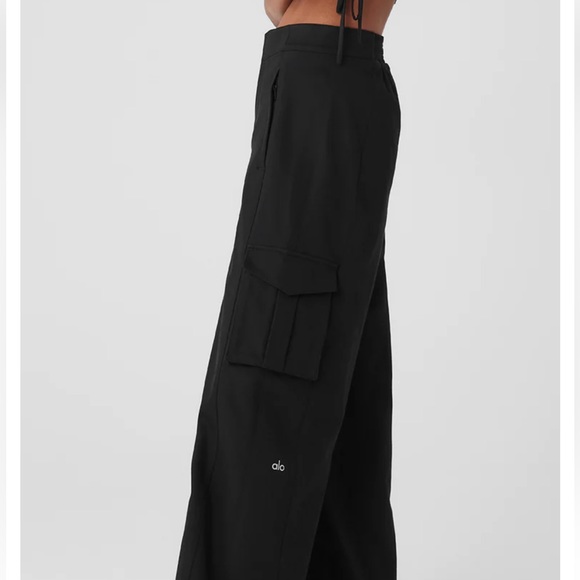 ALO Yoga | Pants & Jumpsuits | Alo Yoga Wide Leg Cargo Show Off Trouser ...